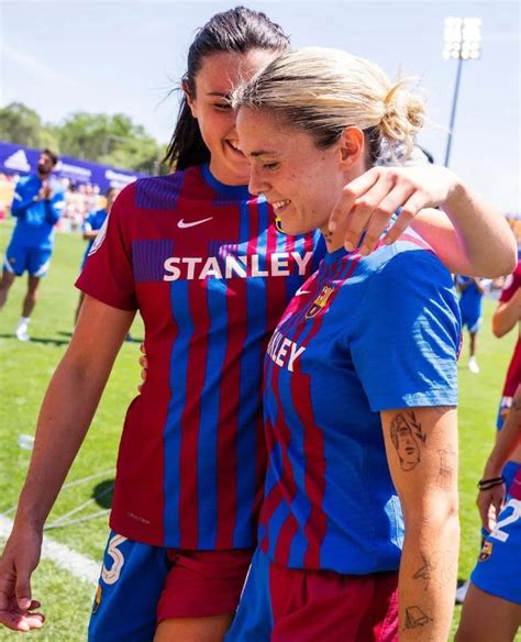 Dues Cracks Del Barça Fonen La Xarxa Escapada Romàntica De Mapi León I