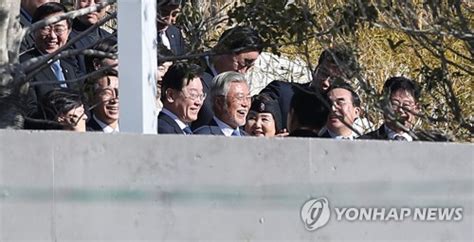 활짝 웃는 문재인 전 대통령 내외와 이재명 대표 네이트 뉴스