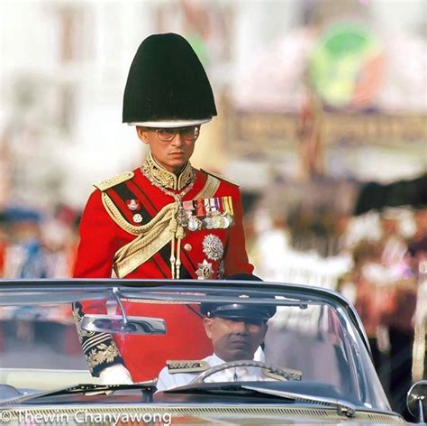 พระบาทสมเด็จพระปรมินทรมหาภูมิพลอดุลยเดช ทรงดำรงตำแหน่ง จอมทัพไทย ทรงตรวจพลสวนสนาม ในพิธีถวาย
