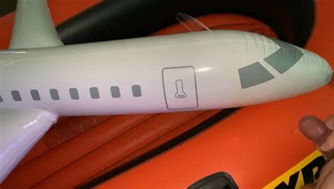 Kleiner Penis Vögelt Ein Sextoy Im Flugzeug Xhamster
