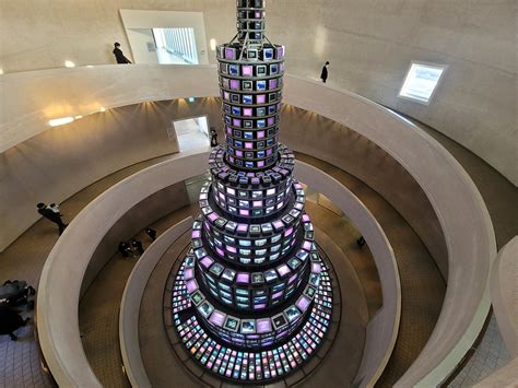 백남준부터 모던 데자인까지 다다익선