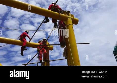 SARAWAK MALAYSIA JANUARY 30 2017 Unidentified A Group Of Scaffolder Team With Fall