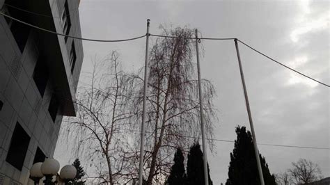 Hiqen Flamujt E Serbisë Në Komunën E Leposaviqit Vendoset Pllaka Me