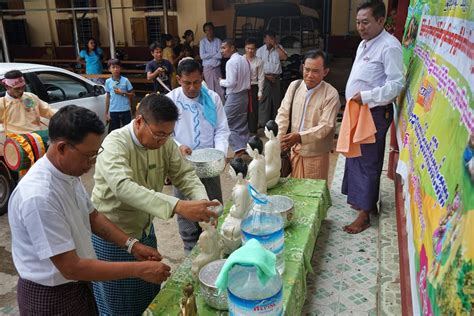 သထုံမြို့နယ်၌ ရခိုင်တိုင်းရင်းသားရိုးရာ မဟာသင်္ကြန်နံ့သာသွေးပွဲနှင့