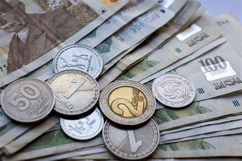 Premium ვალუტის კურსი შეიცვალა რამდენ ლარად შეიძენთ დოლარს და ევროს სრულად პირველ