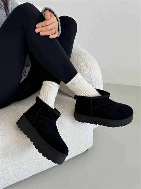 Сноубутси на високій підошві чорні Ladyboom