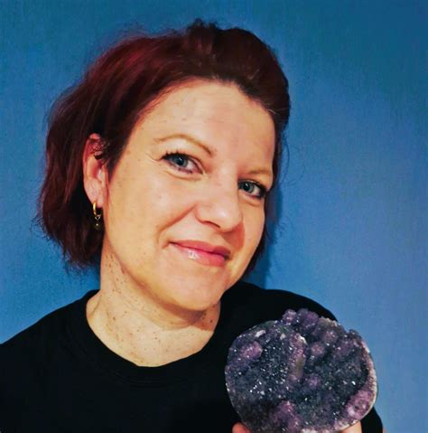 Maja Knez Maya T Spletna Trgovina S Kristali Moia In