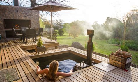 15 Best Romantic Getaways With A Private Jacuzzi