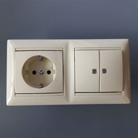 Розетка Legrand Valena (1шт) +выключатель 2кл с подсветкой (1шт ...