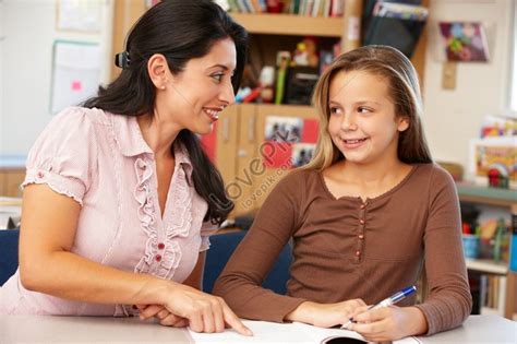 교실에서 교사와 학생 사진 무료 다운로드 Lovepik