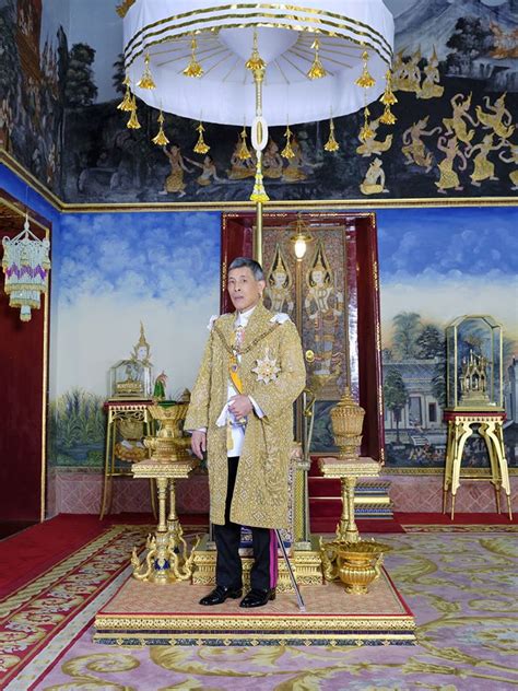 โปรดเกล้าฯพระราชทาน พระบรมฉายาลักษณ์ เผยแพร่เพื่อเฉลิมพระเกียรติ