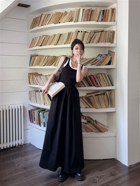 유니크 블랙 원피스 라운드 넥 배색 나시 슬리브리스 하이 웨스트 셔링 면 코튼 블랙 시크 캐주얼 A 라인 롱 미디 플레어 스커트 치마 드레스 캐주얼 힙한 민 소매 여름