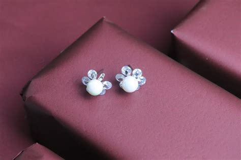 حلق لولو وردة الاميرة والوحش للفضة