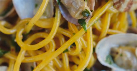 맛있는 소스 수직 쐈어 식사 음식 이탈리아 요리 저녁 식사 파스타 파슬리 해산물 홍합 확대에 관한 무료 스톡 사진