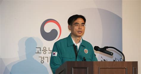 불붙은 공장의 비상구는 정규직들만 열 수 있었다