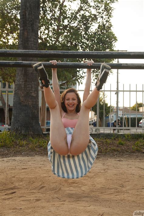 Avri Gaines In Hole In The Wall By Zishy Erotic Beauties