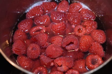 Ringing In 2023 Raspberry Prosecco Cocktail Why Go Out To Eat