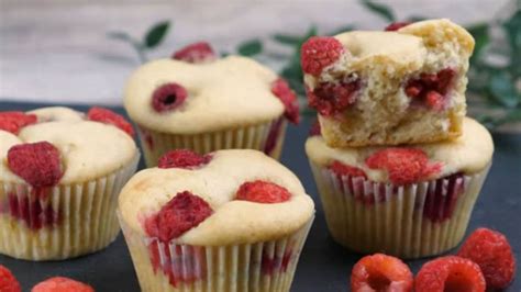 Мафини со малини Идеални за претстојниот викенд дури и ако постите Арт кујна