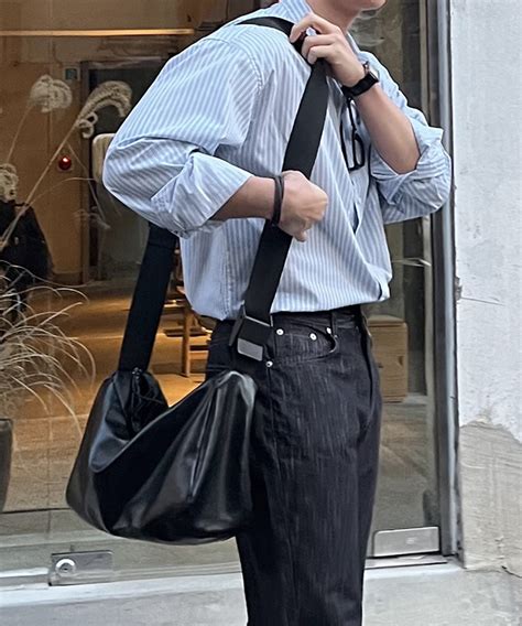 하우온 가죽 미니멀 크로스백 메신저백 숄더백 레더 대학생 직장인 가방 에이블리