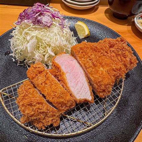 맛집 스포일러 윤쌤 먹스타그램 세상에서 가장 뚱뚱한 연어초밥이다🍣 내맘대로 만들어먹는 연어필렛 두팜연어 모두에게 신선함을 선사하는 곳이다 한번도 얼리지 않은