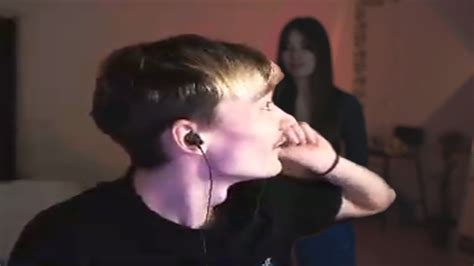 ЮЛЯ ПОКАЗАЛА КАК ЛЮБИТ МИРВАНУ🥰 Youtube