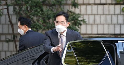 법정 향하는 이재용 삼성전자 부회장