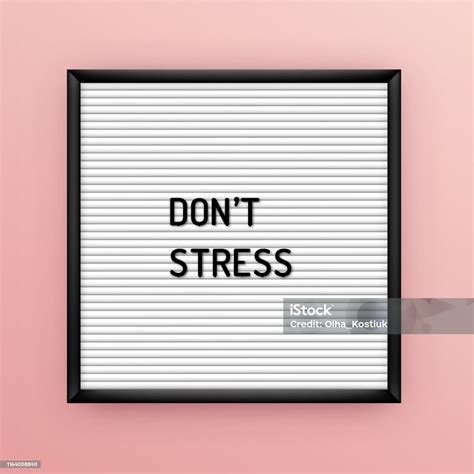 검은 색 플라스틱 문자와 사각형 흰색 레터 보드에 동기 부여 따옴표 힙스터 빈티지 영감 포스터 3차원 형태에 대한 스톡 벡터 아트 및 기타 이미지 Istock