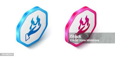 흰색 배경에 격리 된 화재 아이콘을 들고 있는 등색 손 육각 버튼 벡터 3차원 형태에 대한 스톡 벡터 아트 및 기타 이미지 3차원 형태 가연성 개념 Istock