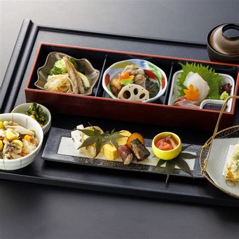 จังหวัดทตโตริ โยนาโกะ ซาไกมินาโตะ ฮิโยชิสุ อาหารญี่ปุ่นอิซา เฉพาะจองที่นั่งเท่านั้น ยะ อุน