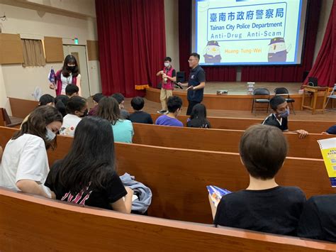 台南警校園宣導 講英文嘛也通