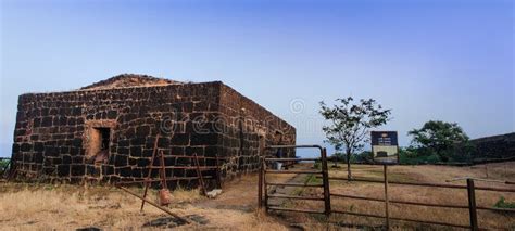 Casa Antigua Construida Con Paredes De Piedra En El Fuerte Raigad Foto De Archivo Imagen De