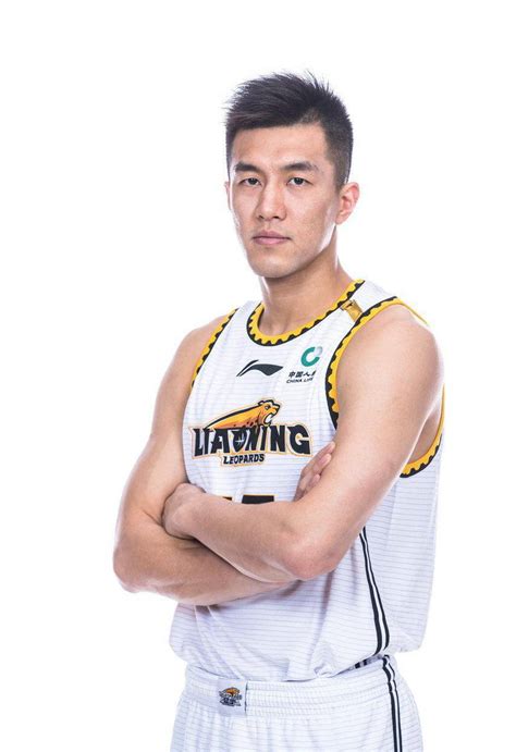 辽篮头号人气球星郭艾伦拍摄写真迎接CBA新赛季 搜狐大视野 搜狐新闻