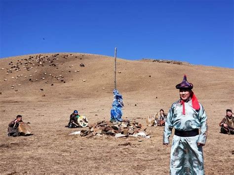 Та бүхэндээ дуучин Г Зоригтбаатарын Зуун зууны улаачид уран бүтээлийг толилуулъя