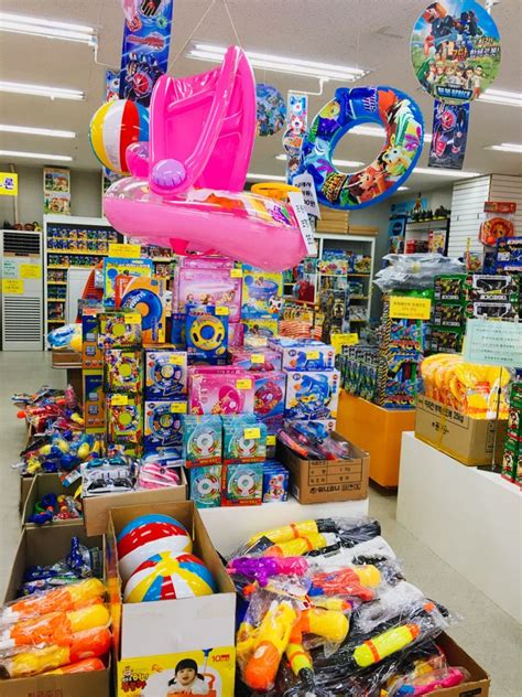 오피스토이몰 여름에는 물놀이 어린이튜브물총등 안전을 위한 구명조끼 등이 있습니다