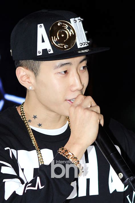 [bnt포토] 박재범 마이크 잡고 즐거운 미소~ Bnt뉴스