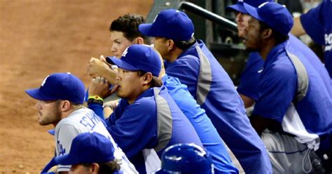 [포토] 류현진 다저스 방망이 너무 안 터져요~