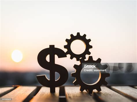 저녁 하늘이 있는 달러 모델 및 기어 모델 인플레이션 개념을 수정하기 위해 연준 금리를 올리거나 내리는 방법 시스템에 대한 개념