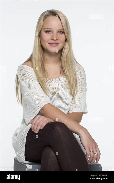 Sonja Gerhardt Promoting Ard Tv Christmas Series Sechs Auf Einen Stock