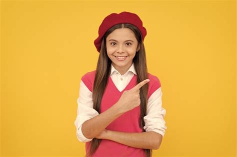 Belleza Adolescente Interpolaci N Y Juventud Moda Casual Feliz Jovencita Francesa Se Alando Con