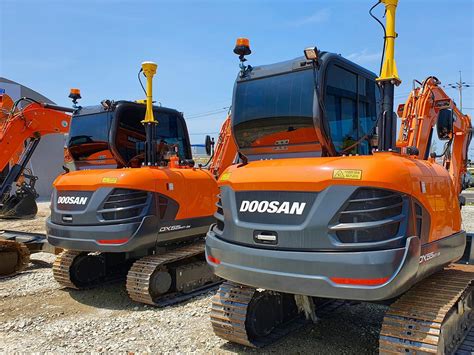 Xitecloud 자랑스러운 두산의 장비들 그냥 장비가 아니라 3차원머신가이드가 설치되어 있어요 사이트클라우드 플랫폼과 연결되면 실시간 정보가 교환되어 효율적 작업이