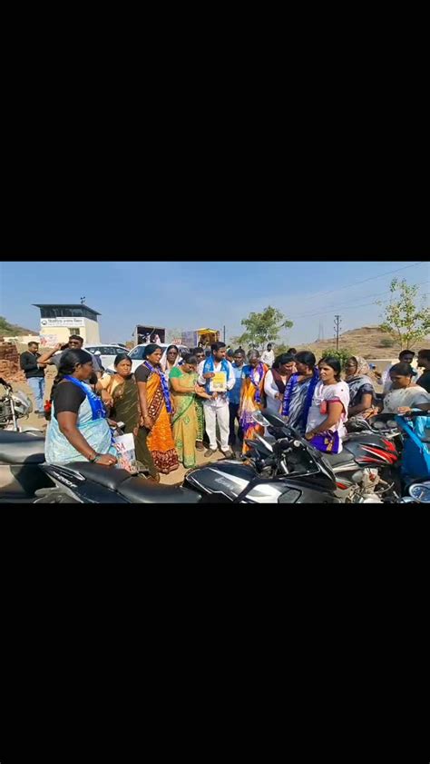 Aakash Ambhore बघा या आईच्या वेतना तिच्या मुलाला बेदम मार आहे हात पाय तुटले त्या मुलावर