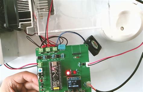 基于stm32的温湿度控制 电子校园网
