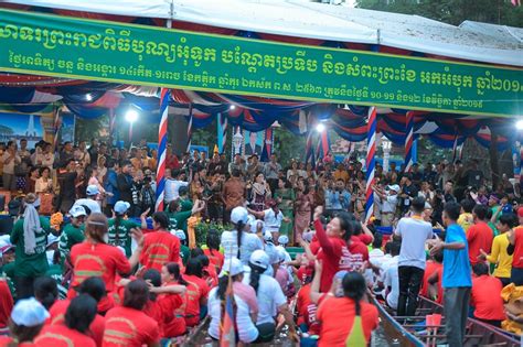 ព្រះរាជ ពិធីបុណ្យ អុំទូក បណ្តែតប្រទីប និង អកអំបុក សំពះ ព្រះ ខែ ទូរទស្សន៍ជាតិខេត្តសៀមរាប