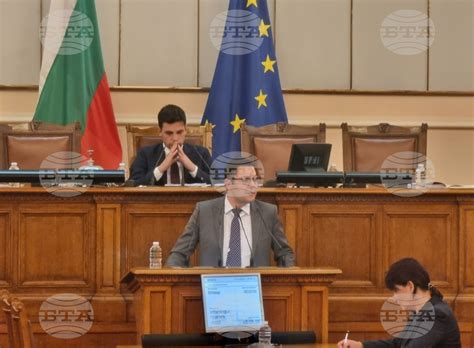 БТА Министър Пулев Осемнадесет инвестиционни проекти за над 1 млрд лв и близо 2000 нови