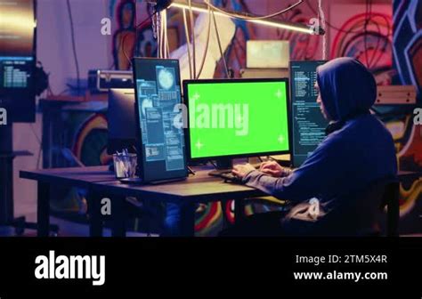 Hackers Using Green Screen Pc To Code Malware Designed To Exploit Network Backdoors