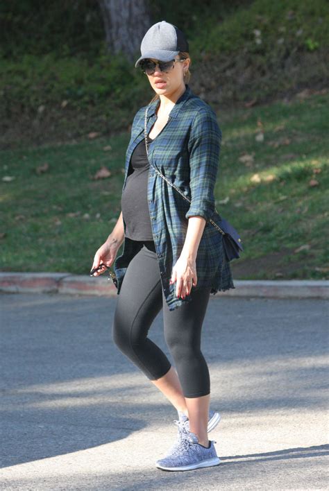 Jessica Alba Take A Stroll In Los Angeles • Celebmafia