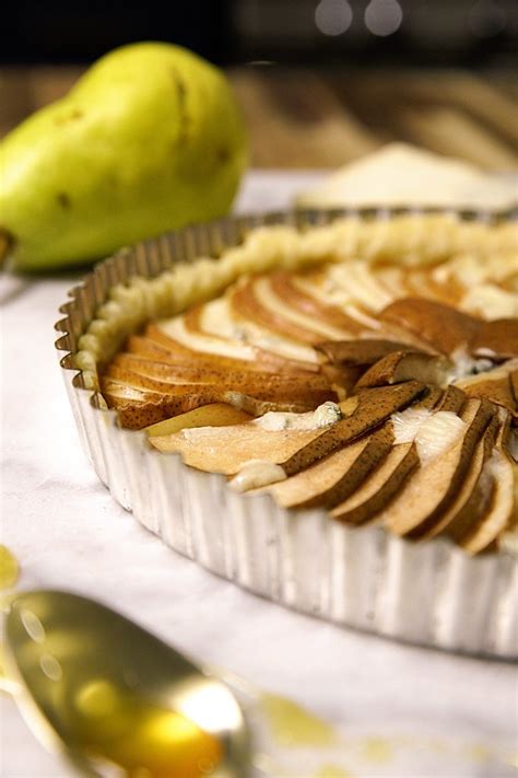 Pear And Gorgonzola Tart —