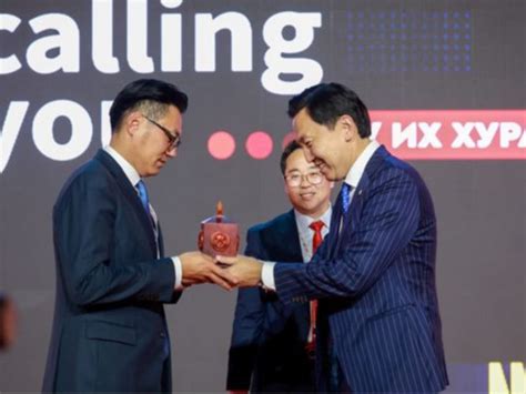 МАН ын дэргэдэх Залуучуудын холбооны ерөнхийлөгчөөр Б Пүрэвдагвыг сонгож орой нь тансаг хүлээн