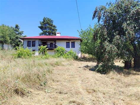 Подгорие Автентична възрожденска къща Двуетажна къща 100 кв м РЗП 1900 кв м двор Къщи Вили