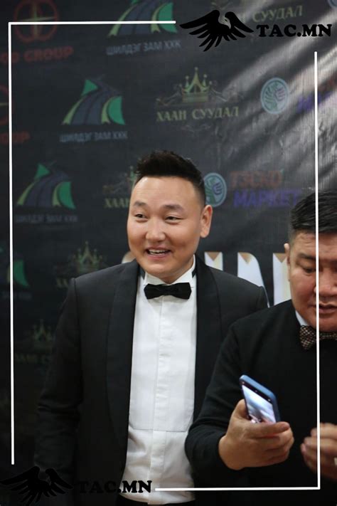 Нүдээрээ инээсэн дуучин Б Болд аз жаргалтай алхана ТАС МН